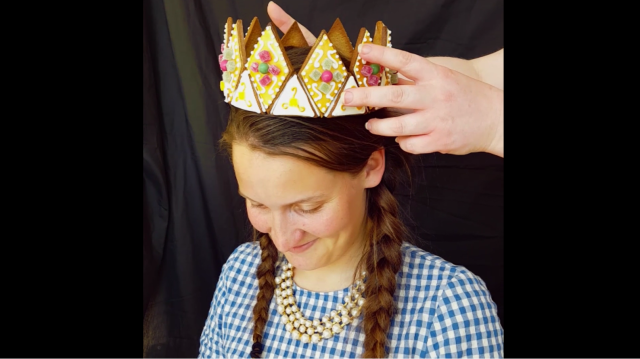 VIDEO: How to make a gingerbread crown | News | British Baker